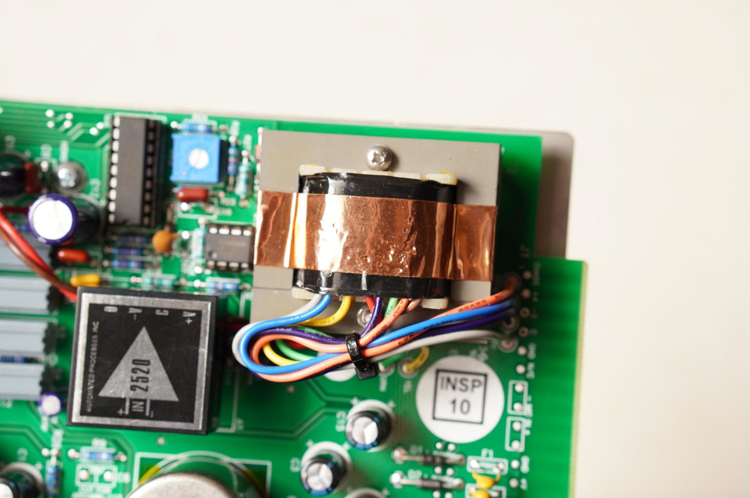 API 512Cの使用レビュー！カラッと晴れた音色の定番マイクプリアンプ | DTM DRIVER!