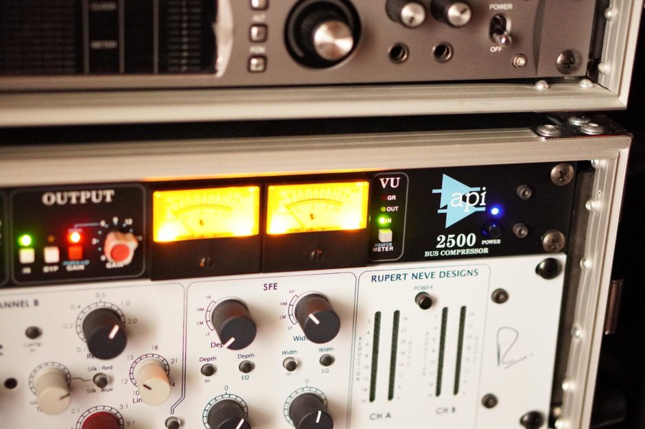 API2500ステレオバスコンプレッサーの実機レビュー！パンチーな極上音質！ | DTM DRIVER!