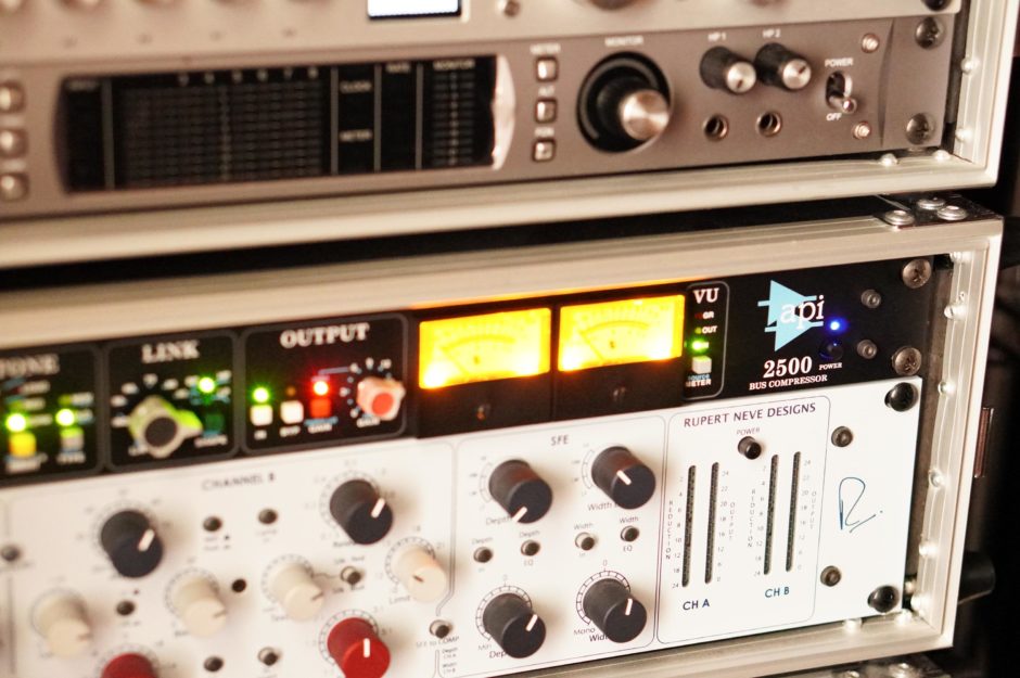 API2500ステレオバスコンプレッサーの実機レビュー！パンチーな極上音質！ | DTM DRIVER!