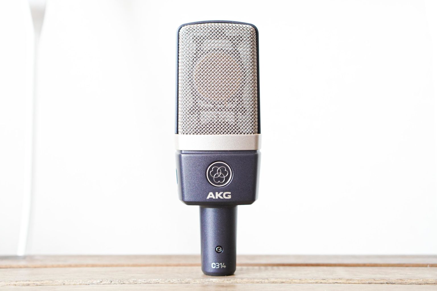 AKG C314コンデンサーマイクの使用レビュー！C214やC414XLSとの違いも録音して検証 | DTM DRIVER!