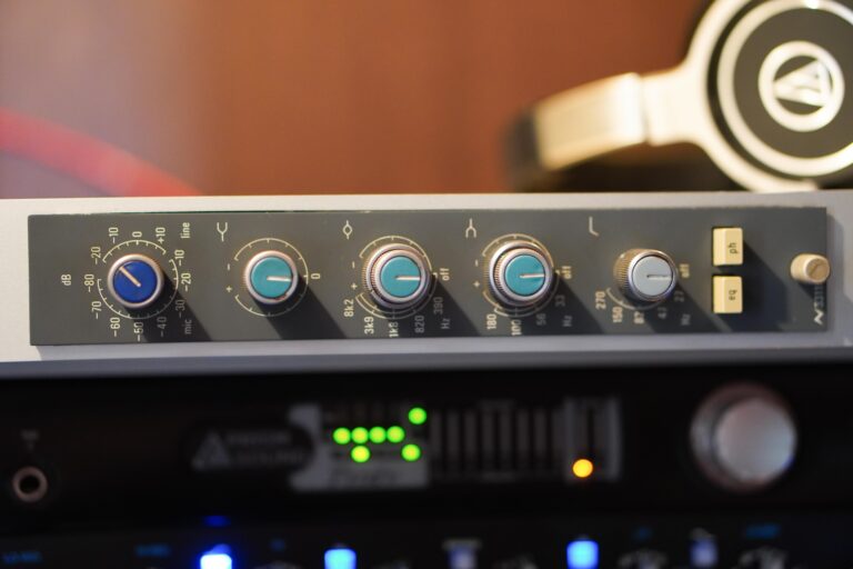 NEVE vs SSL vs API｜実機アウトボードで音の違いを比較してみた | DTM DRIVER!