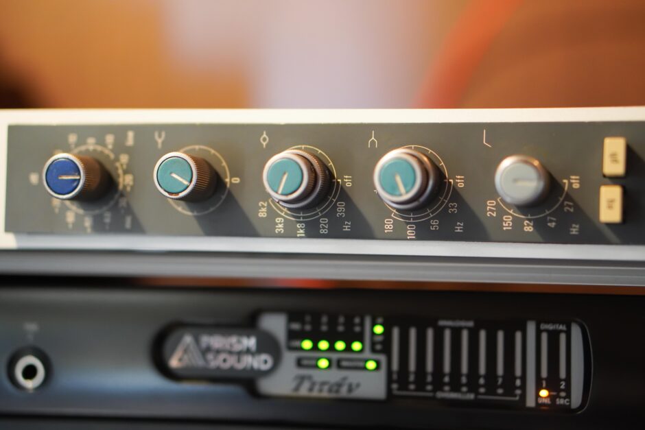 Old NeveとNeveコピーの音はどう違う？33115 vs WA73EQで実験！ | DTM DRIVER!