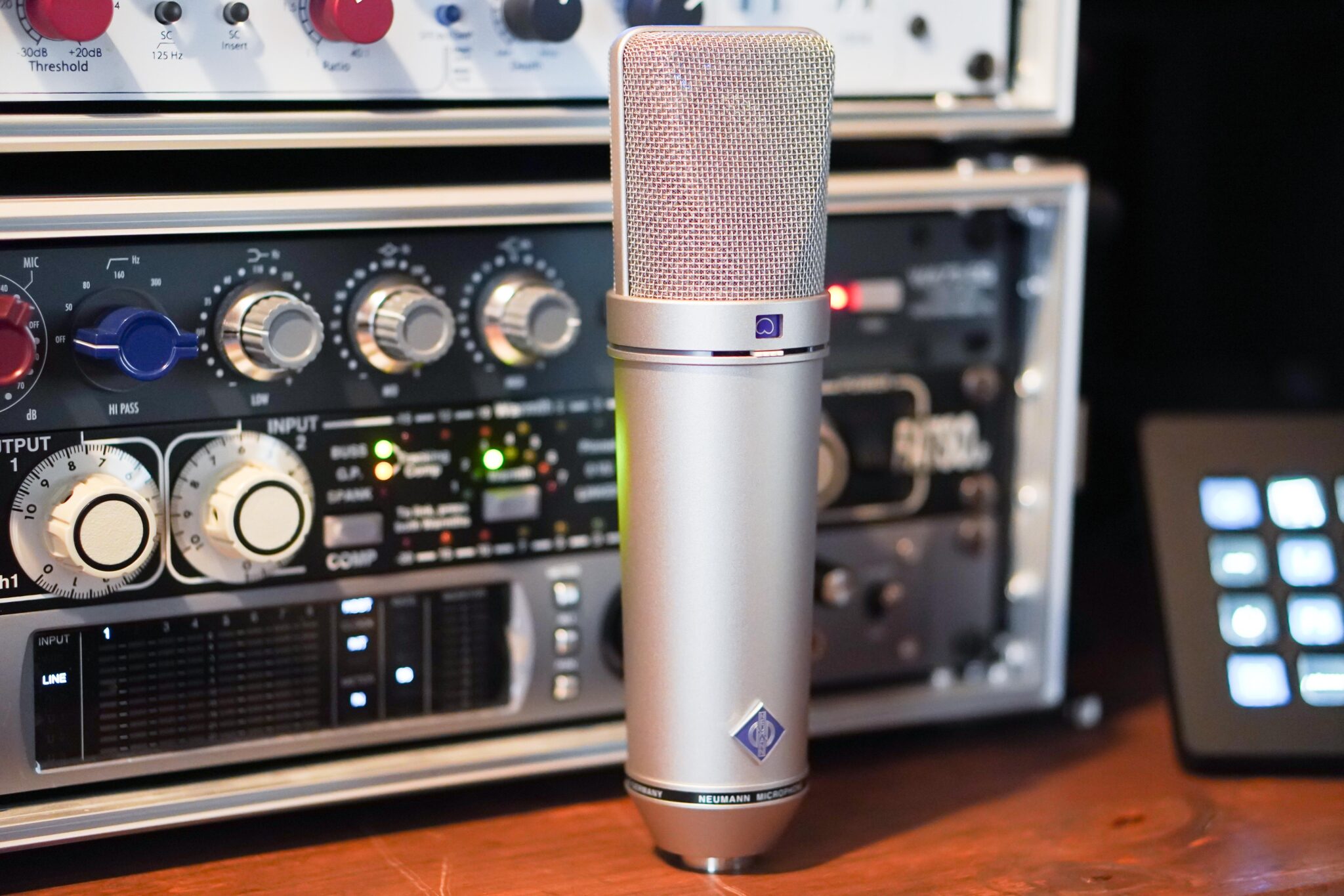 Neumann(ノイマン)U87aiが値上げ、、したけど汎用性の高さがやっぱり凄すぎる | DTM DRIVER!
