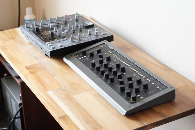 SSL UF1発売！デスクサイズの本格フィジコン登場！ | DTM DRIVER!