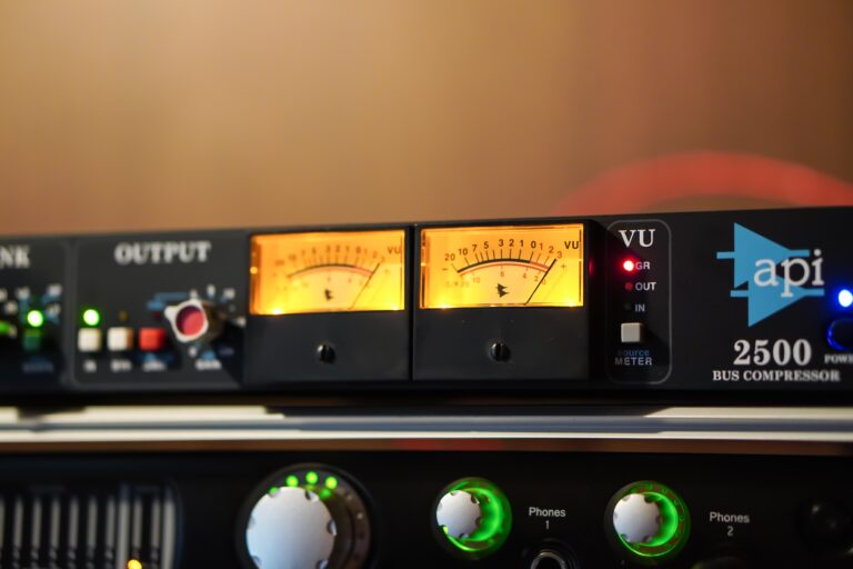 API2500実機とUADプラグインの音を比べてみる実験！ | DTM DRIVER!