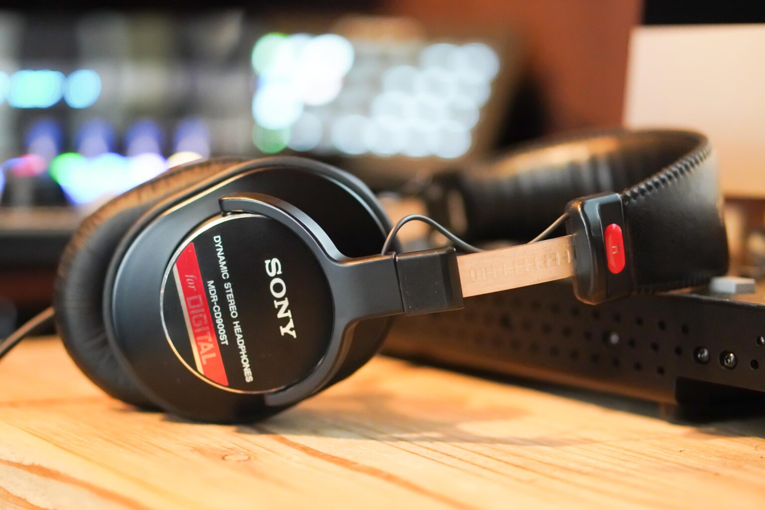 AKG k240 mk2のレビュー！ヘッドフォンもエージングで音が変わるかも？ | DTM DRIVER!